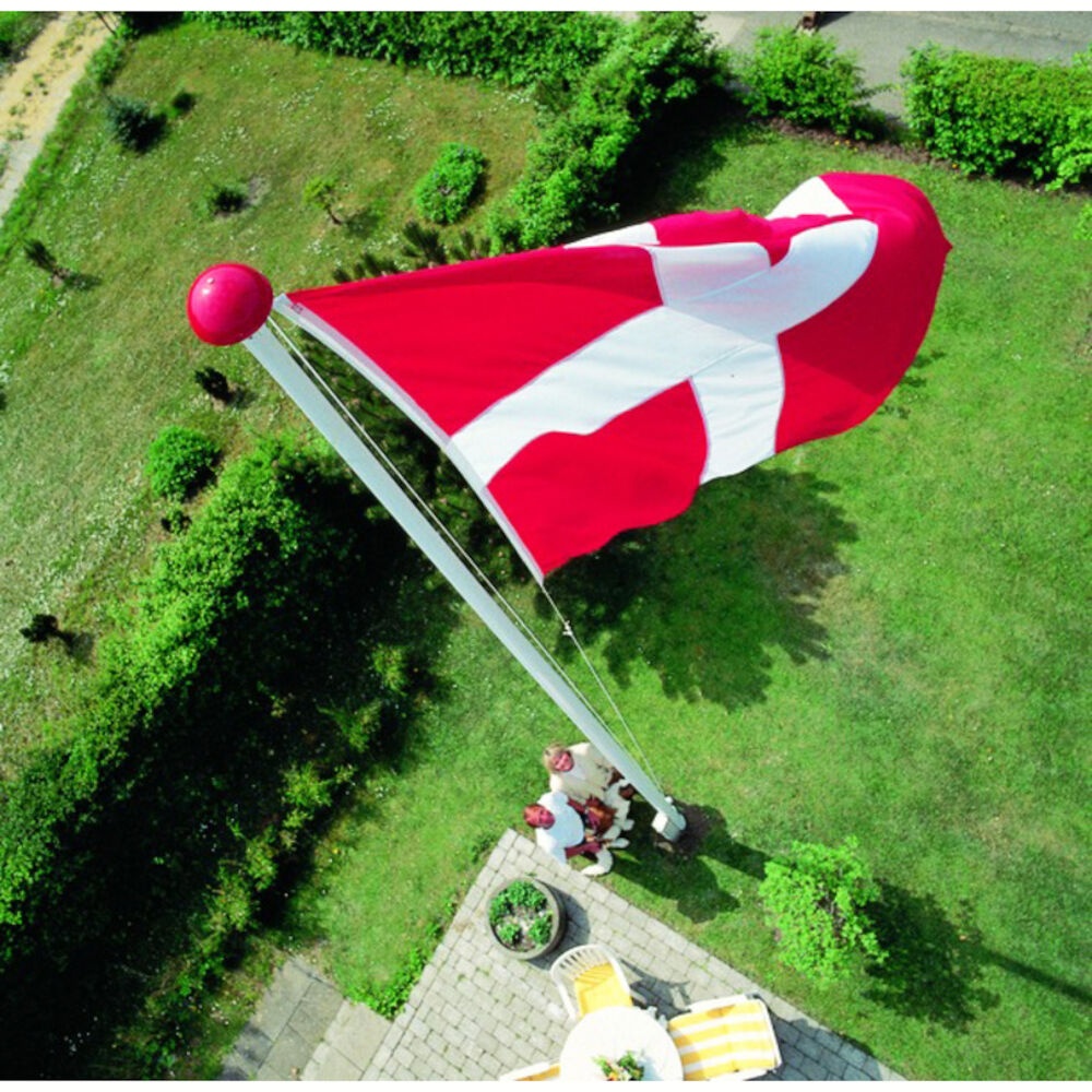 Glasfiberflagstang til opsætning på støtte, inkl. dannebrogsflag og ...